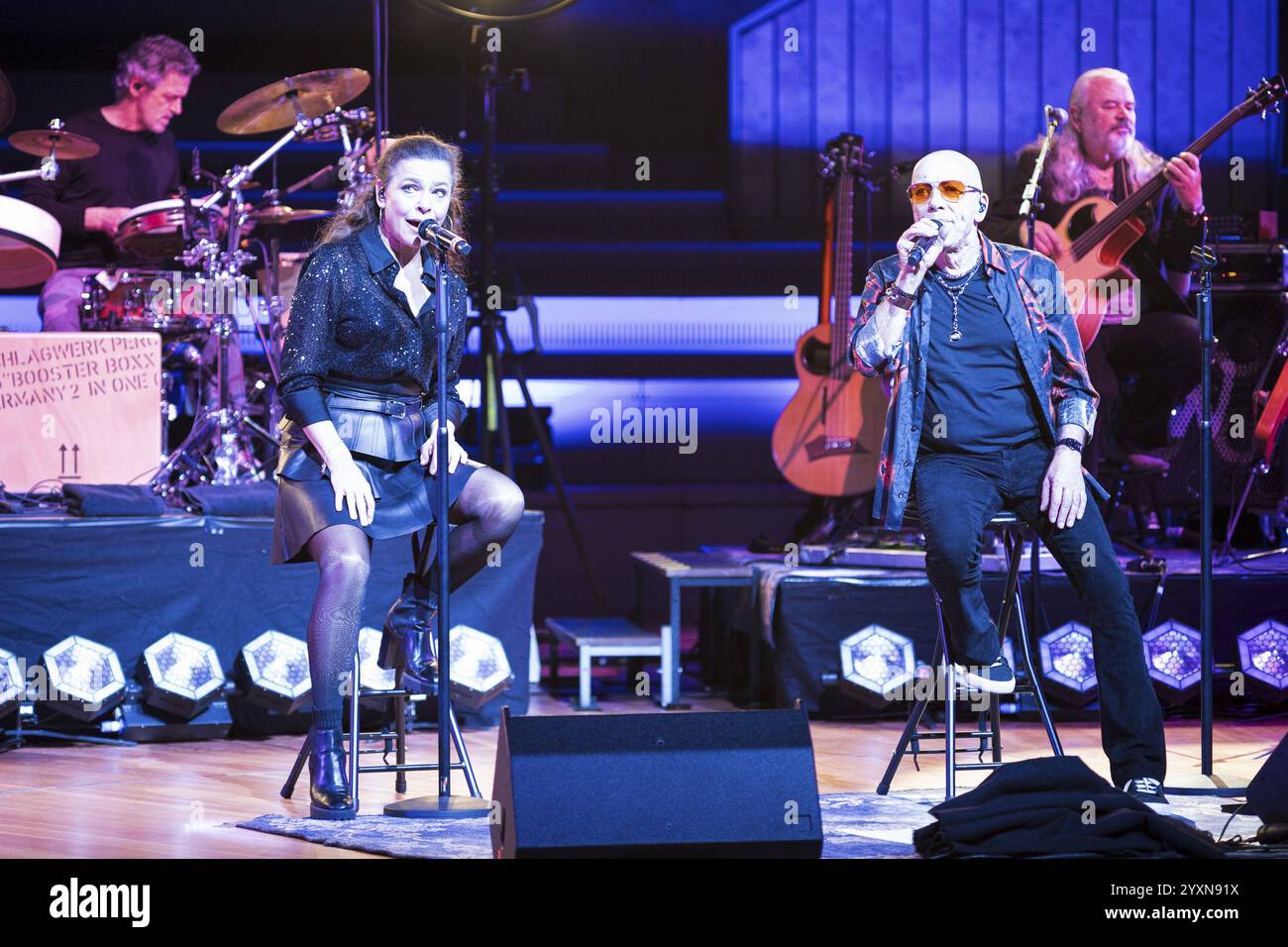 Julia Neigel and Toni Krahl, singers from Silly live on elektroAKUSTIK ...