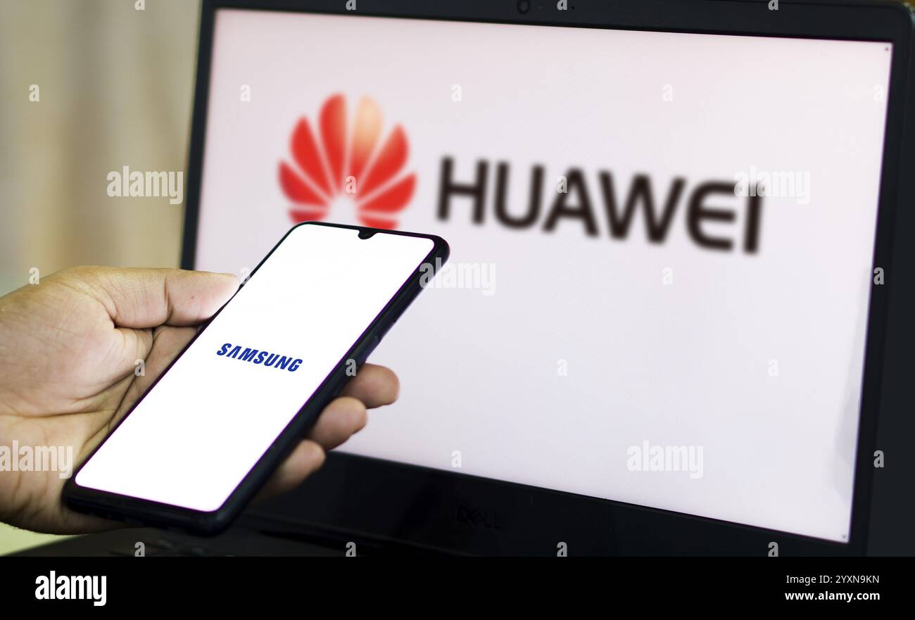 Samsung cell phones hi-res stock photography and images - Alamy