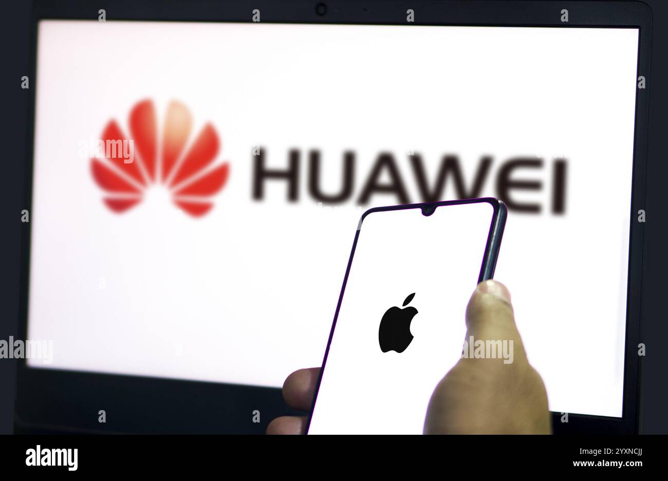 Huawei apple hi-res stock photography and images - Alamy