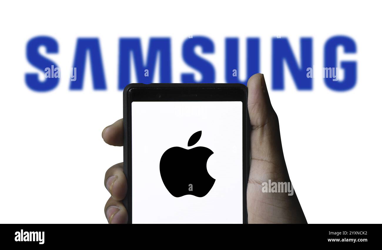 Apple samsung logo hi-res stock photography and images - Alamy