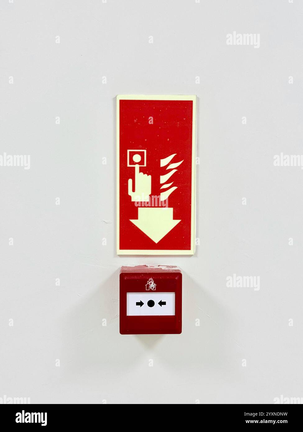 Instructional signs hi-res stock photography and images - Alamy