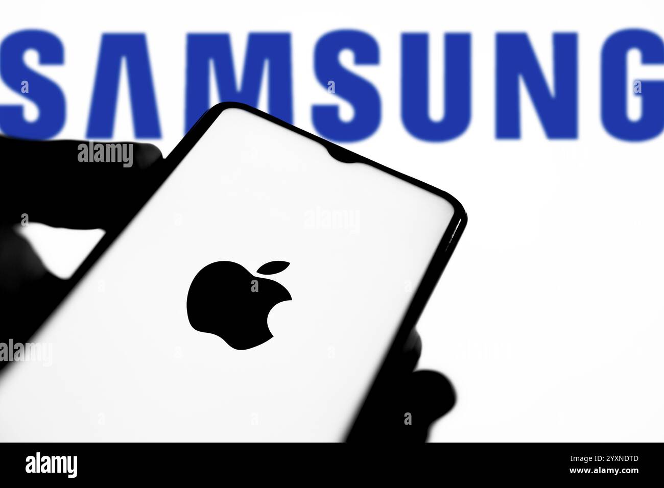 Apple vs samsung hi-res stock photography and images - Alamy