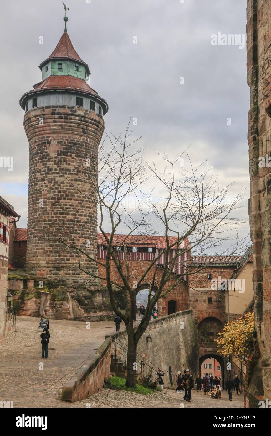 Outer Castle castle yard, Sinwell Tower, Nuremberg Castle, Imperial ...