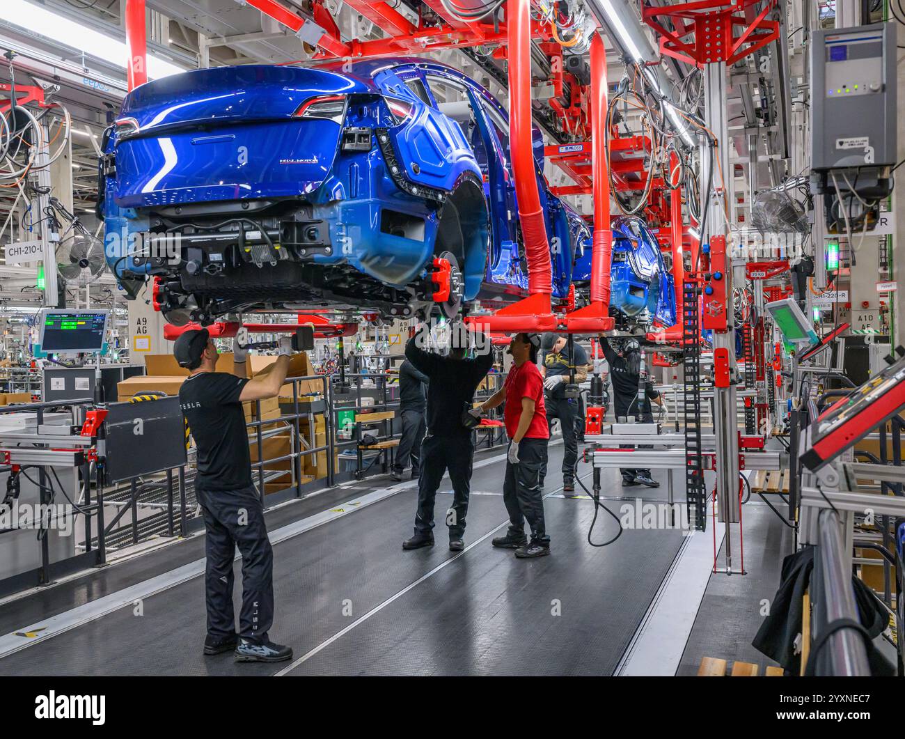 16 December 2024, Brandenburg, Grünheide: Production of Tesla Model Y ...