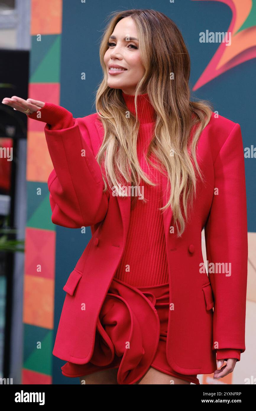 Model Rosanna Zanetti attending Amazon Christmas Mission event in ...