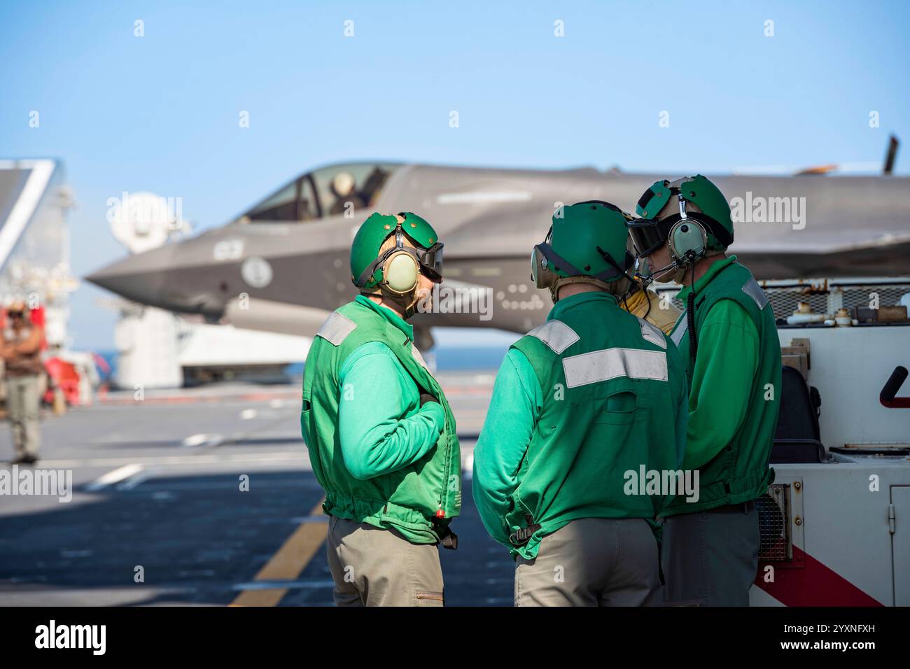 Italian Navy personnel during the F-35B flight operations on the ...