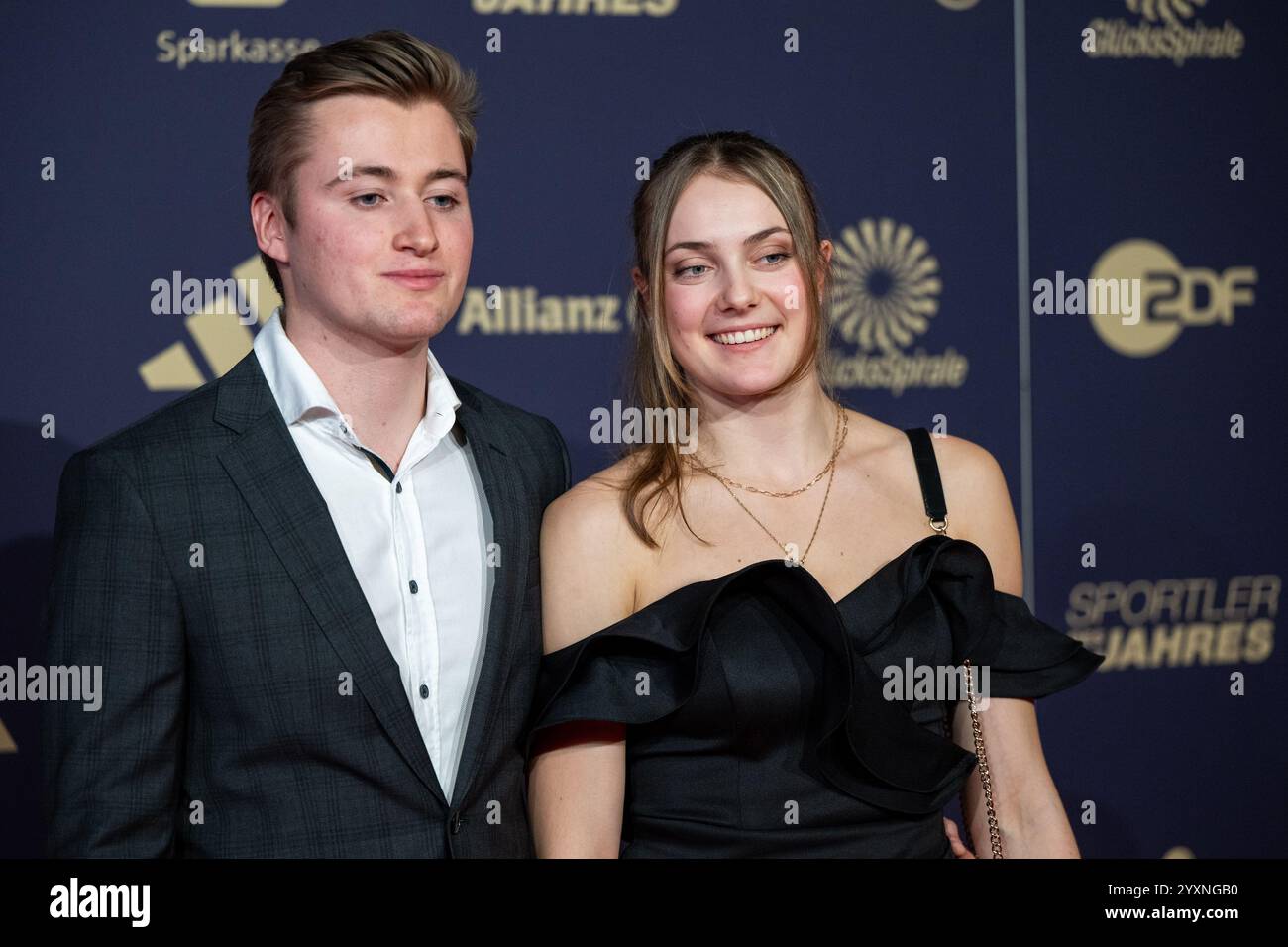 Margarita Kolosov (Rhythmische Sportgymnastik) mit Begleitung auf dem ...