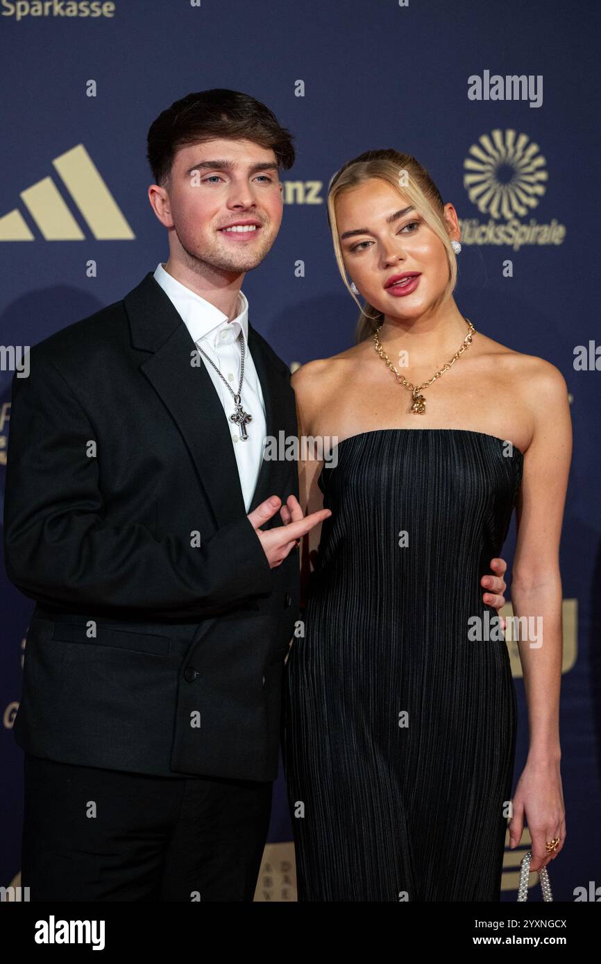 Mike Singer (Saenger / Musiker) mit Freundin Sophie Lilian Marstatt ...