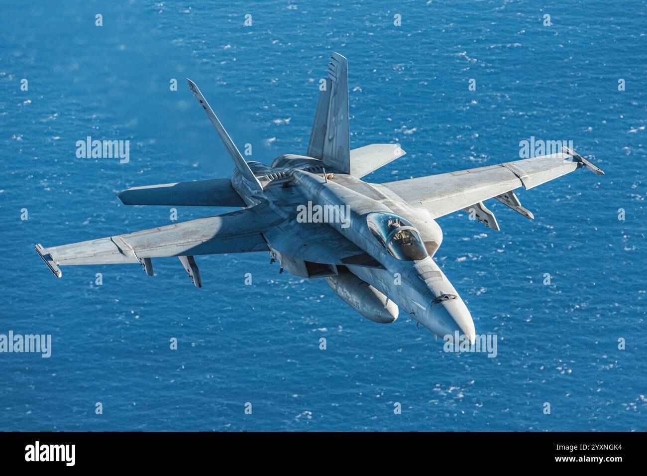 A U.S. Navy F/A-18E Super Hornet in flight Stock Photo - Alamy