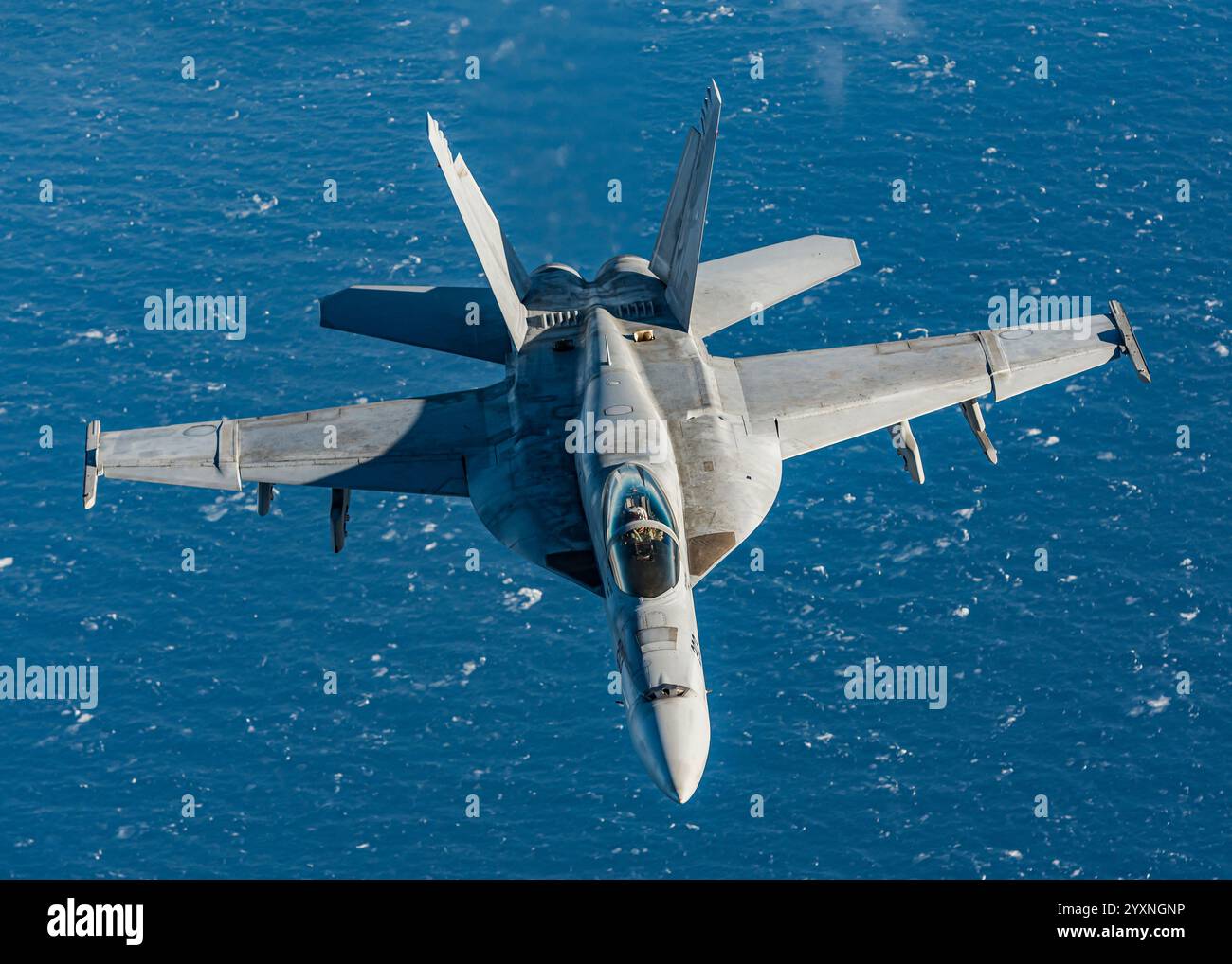 A U.S. Navy F/A-18E Super Hornet in flight Stock Photo - Alamy