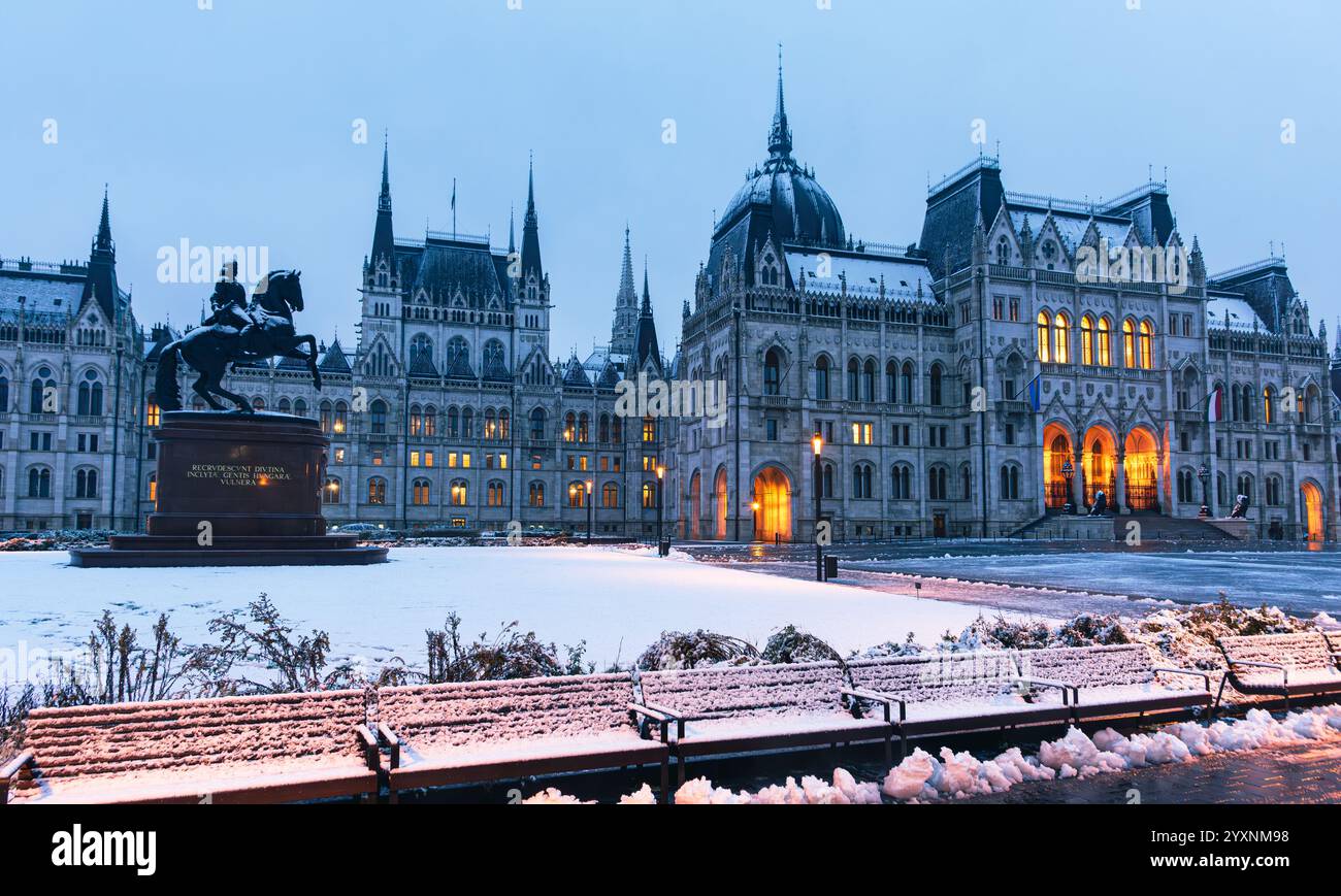 Office building budapest hungary hi-res stock photography and images ...