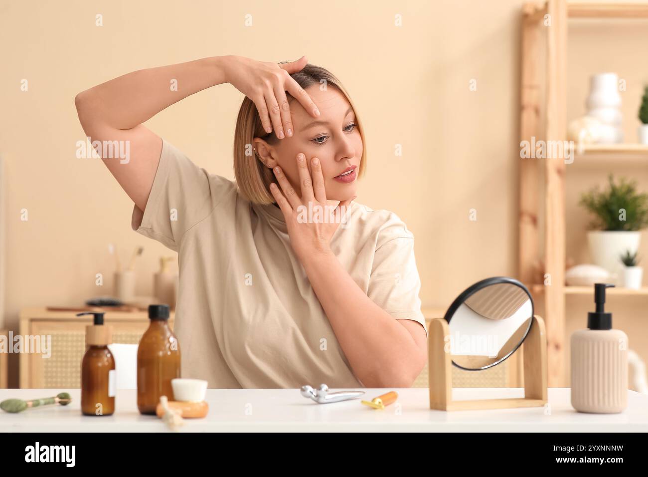 Building face muscles hi-res stock photography and images - Alamy