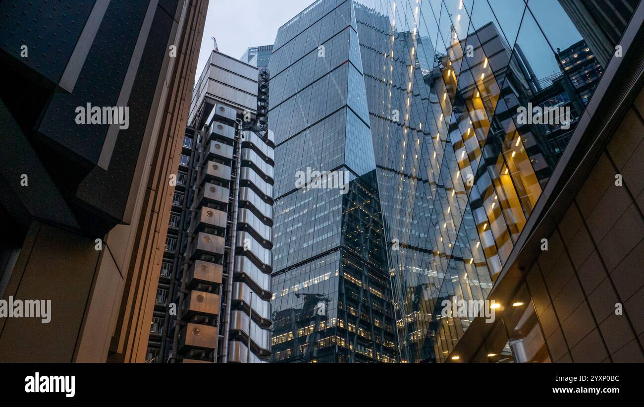 Low angle shot tall buildings hi-res stock photography and images - Alamy