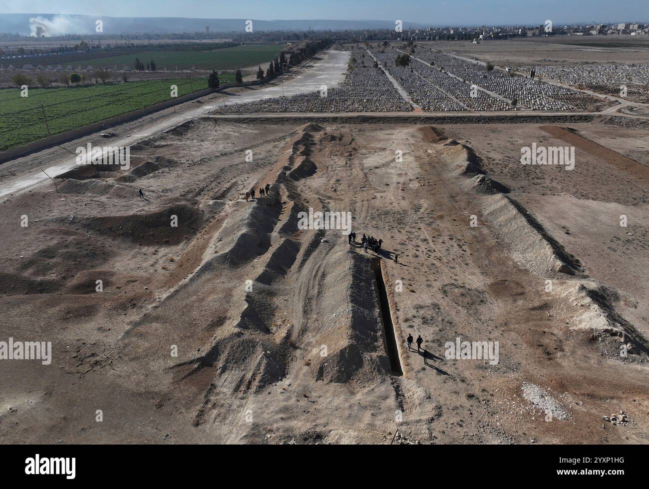 Activists from The U.S.-based Syrian Emergency Task Force and people ...