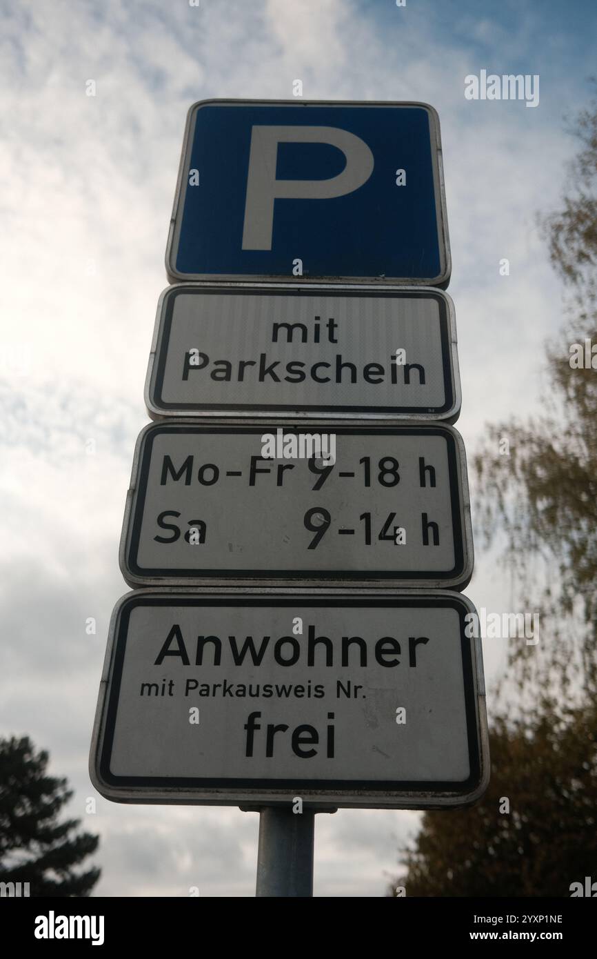 Blue square parking sign on hi-res stock photography and images - Alamy