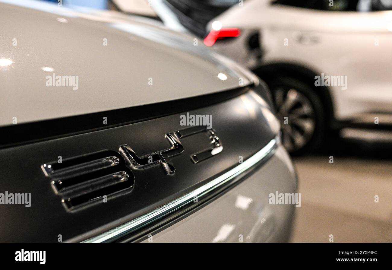 Byd logo hi-res stock photography and images - Alamy