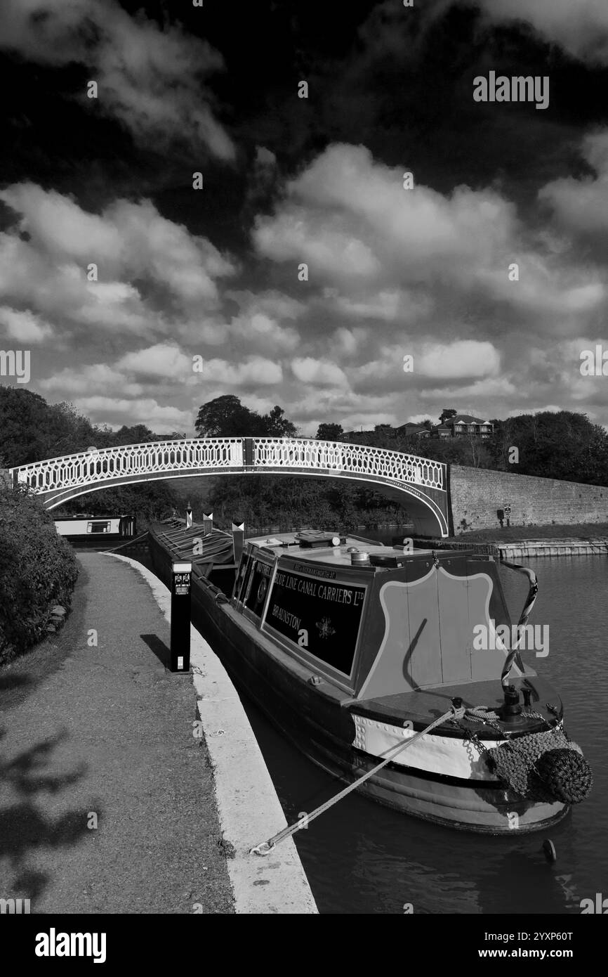Narrowboats at Braunston Marina, Grand Union canal, Braunston village ...
