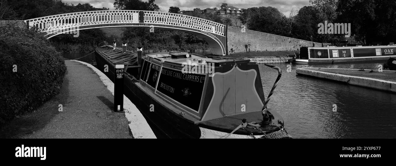 Narrowboats at Braunston Marina, Grand Union canal, Braunston village ...