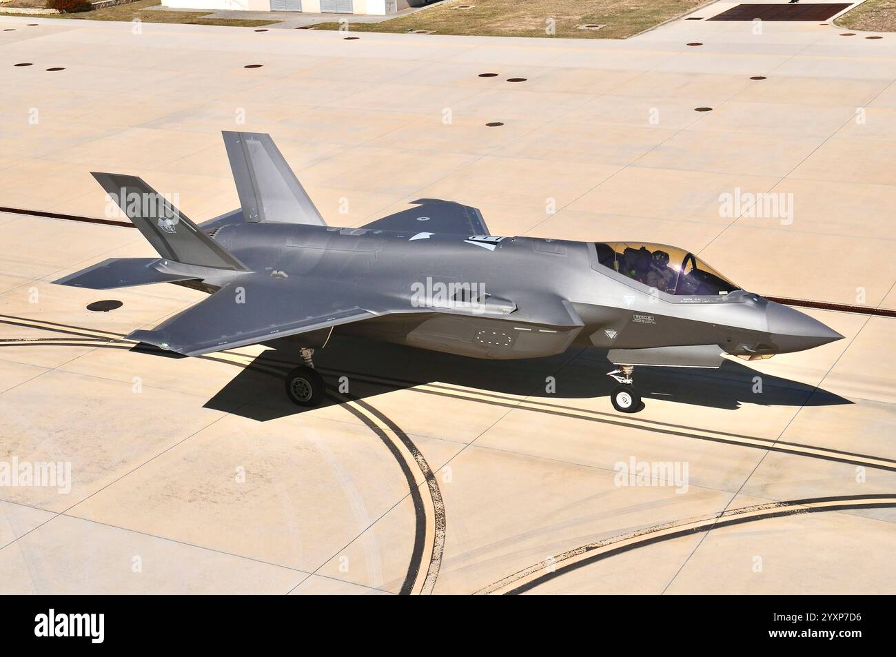 Italian Air Force F-35A taxiing on the flight line Stock Photo - Alamy