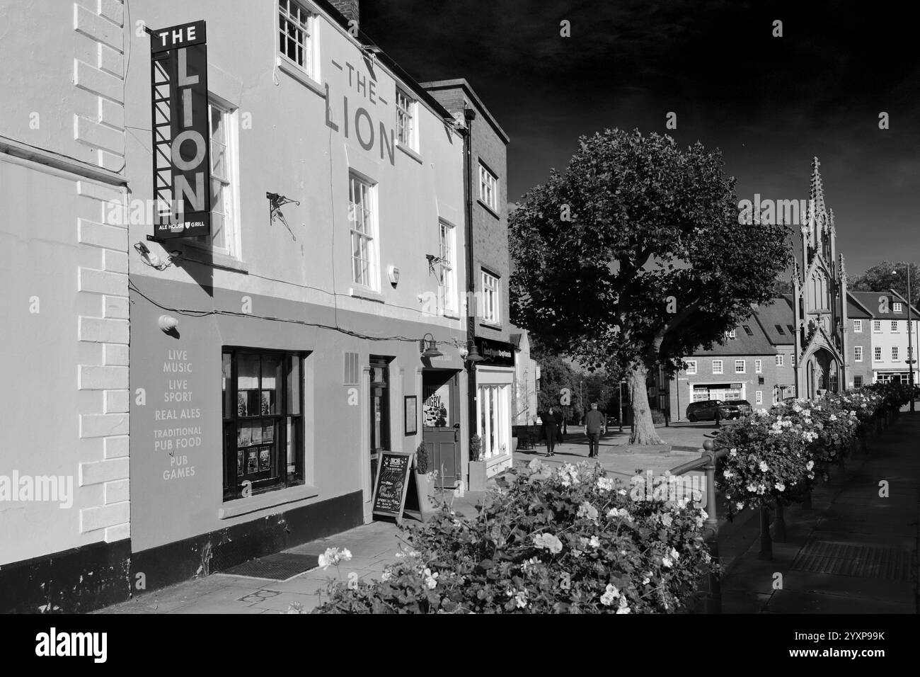 Street view to the Burton Memorial cross, Daventry town ...