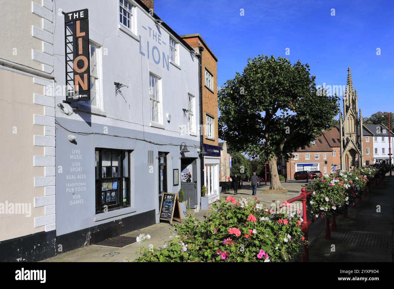 Street view to the Burton Memorial cross, Daventry town ...