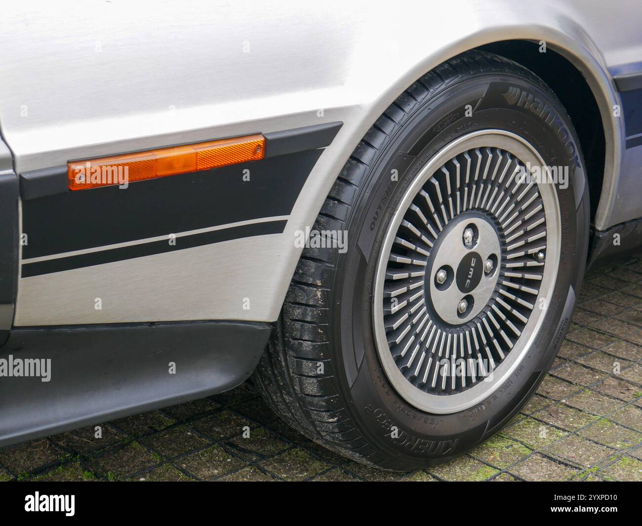 Doc brown delorean hi-res stock photography and images - Alamy