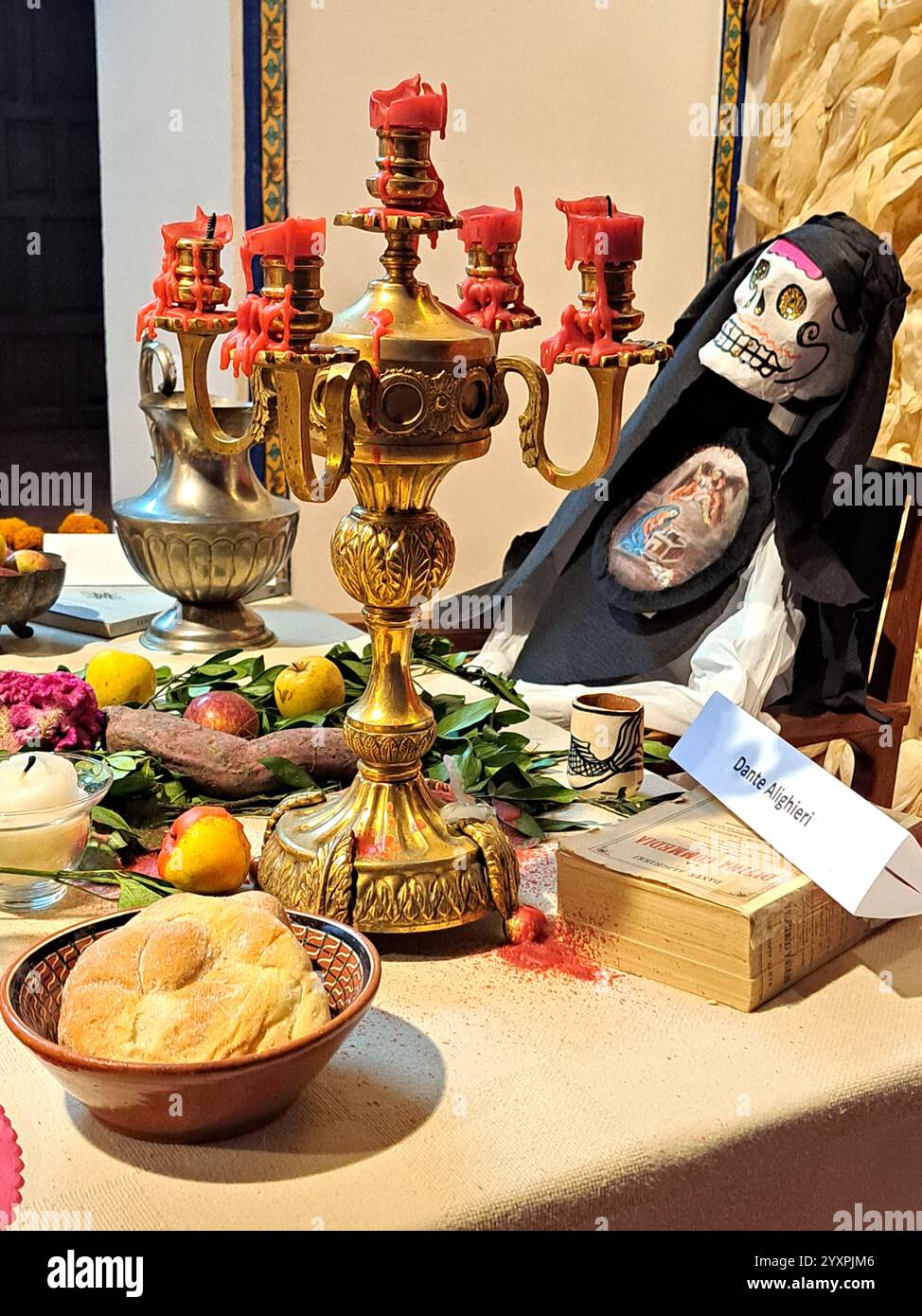 Altar of the dead, Mexican tradition of the Day of the Dead, food ...