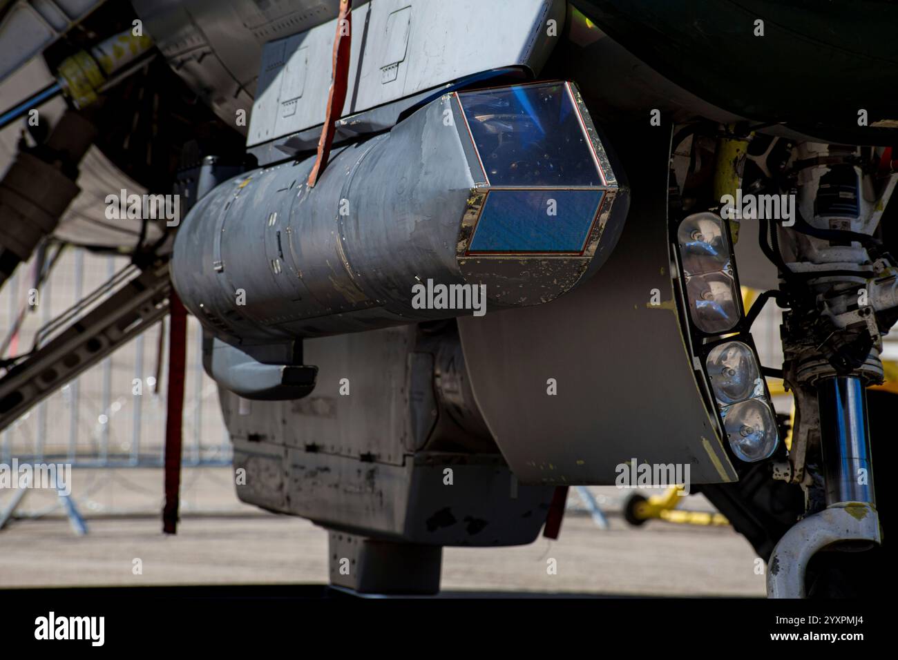 Sniper targeting pod on a F-16 of the U.S. Air Force Stock Photo - Alamy