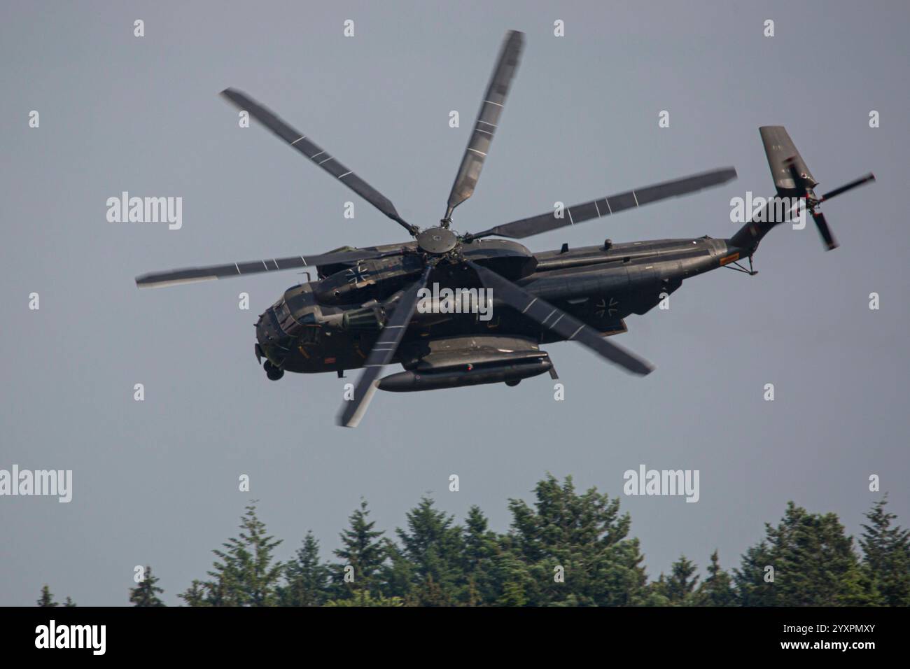 Army maneuvering hi-res stock photography and images - Alamy