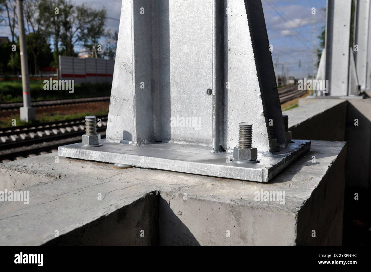 Bolted connection between metal pillars and the base of anchor bolts ...