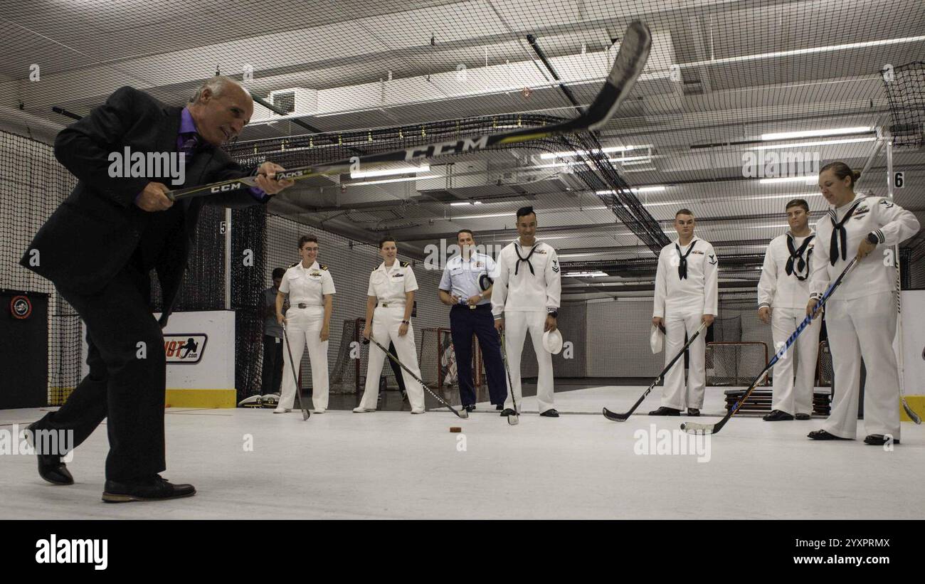 Daryl Evans, LA Kings alumni and commentator, teaches Sailors assigned ...