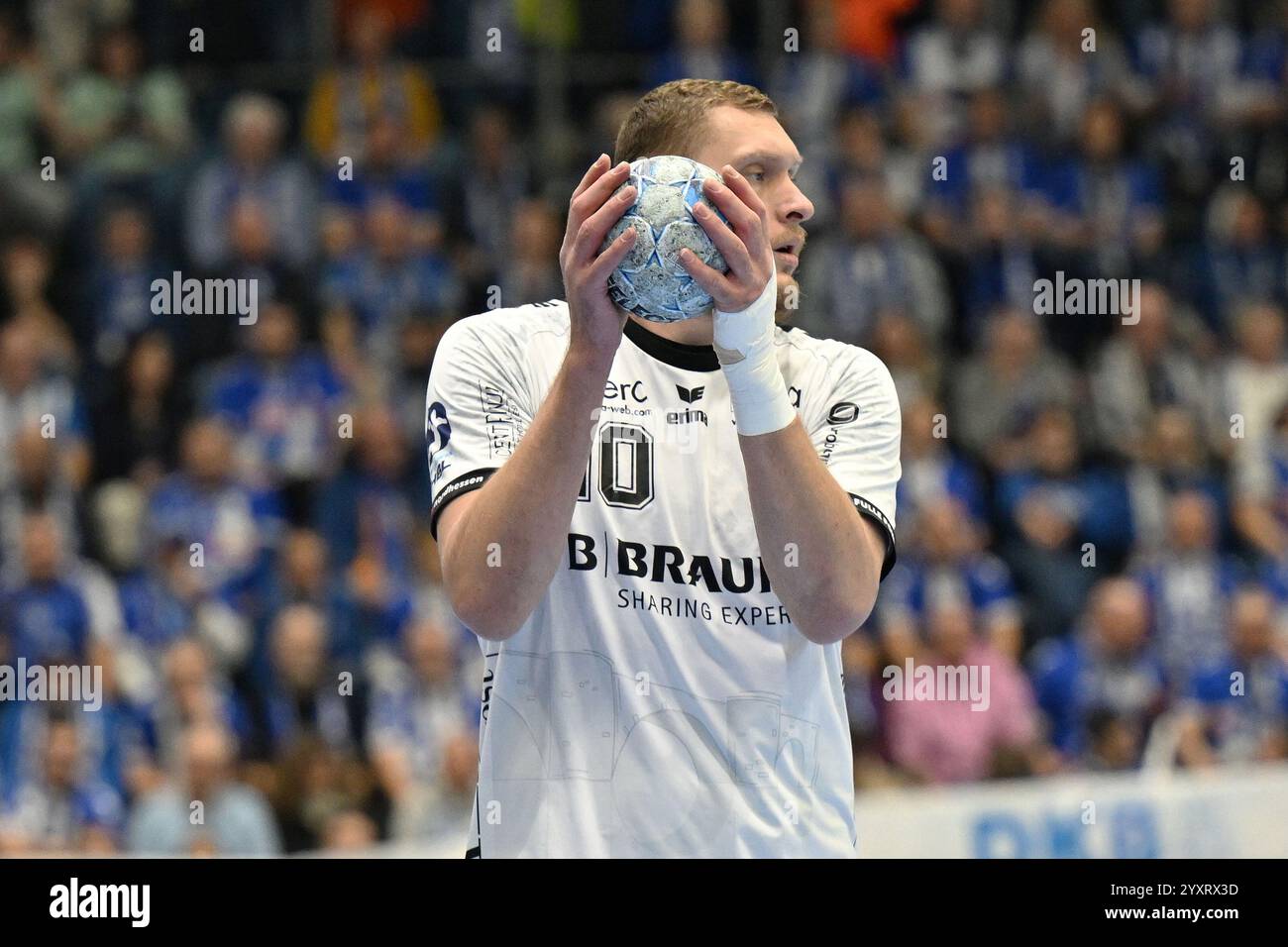 Solofoto Dainis Kristopans (MT Melsungen, #10) VfL Gummersbach vs. MT ...