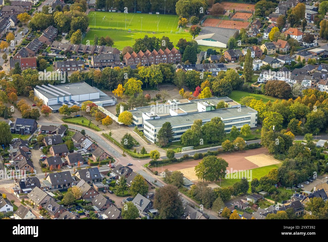 School complex sports fields urban hi-res stock photography and images ...