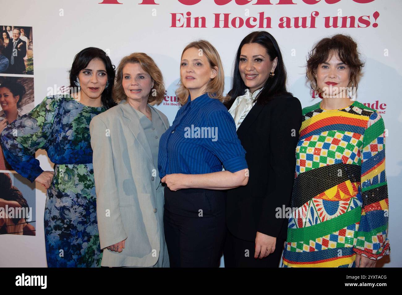 von links: Pegah Ferydoni, Schauspielerin, Anette FRIER, Schauspielerin ...