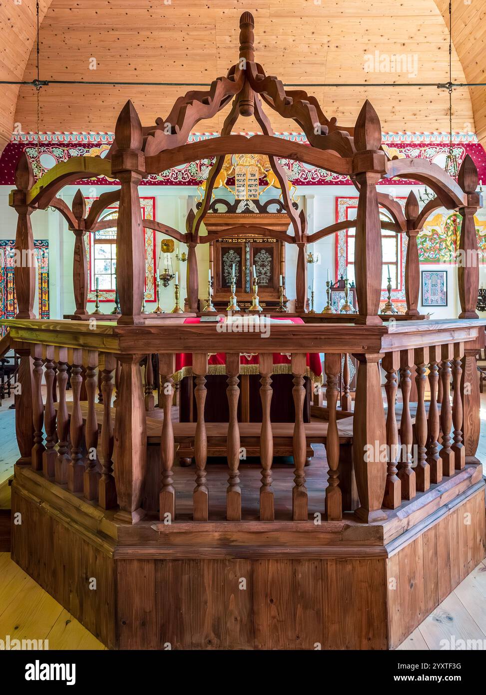 Synagogue bimah hi-res stock photography and images - Alamy