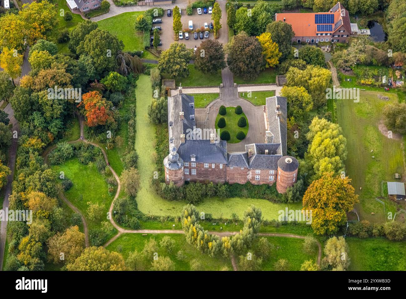 Aerial castle green trees hi-res stock photography and images - Alamy