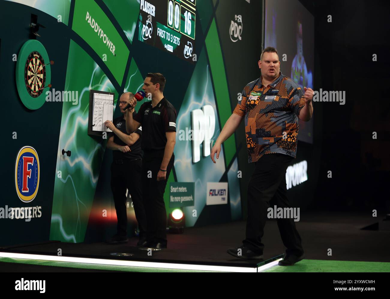 Wesley Plaisier reatcs during his second round match against Peter ...