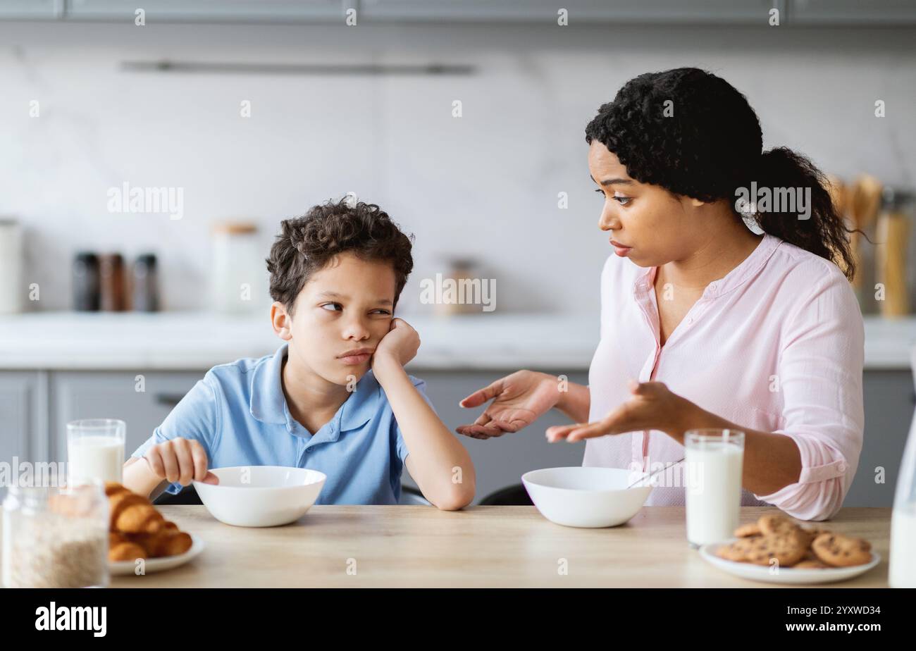 Parents serious conversation son hi-res stock photography and images ...