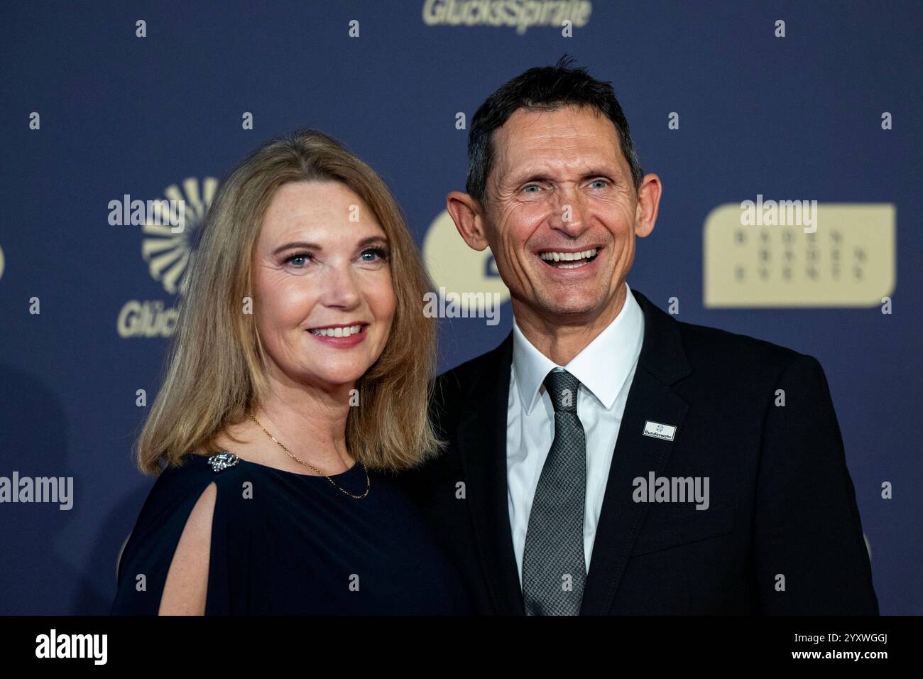 Michael Teuber (Para Radsportler) mit Susanne Teuber auf dem roten ...