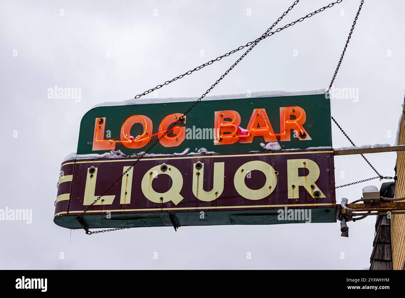 Bar drinking age sign hi-res stock photography and images - Alamy