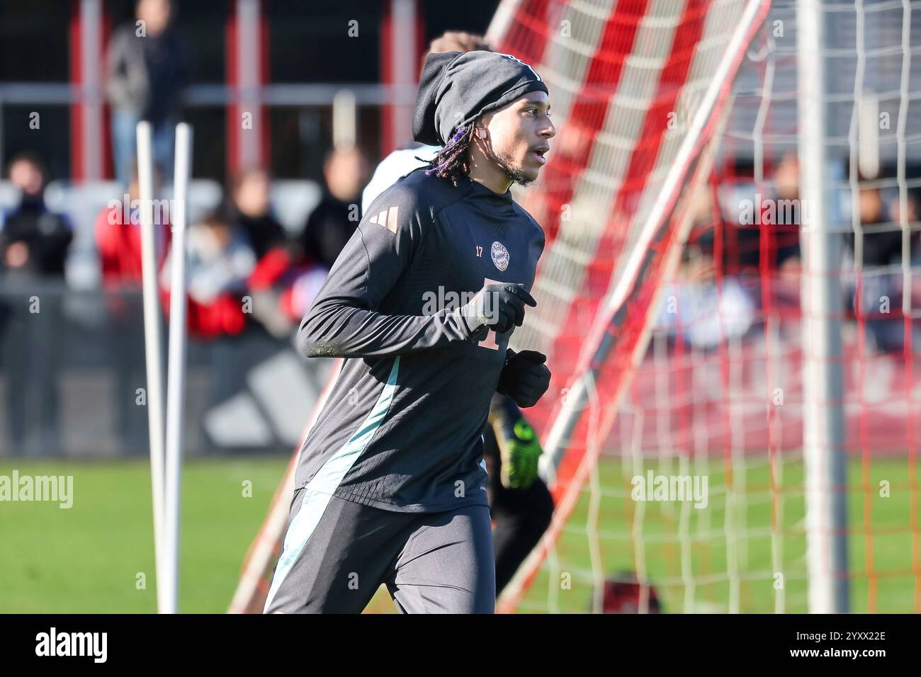 Muenchen, Deutschland. 17th Dec, 2024. Michael Olise (FC Bayern ...