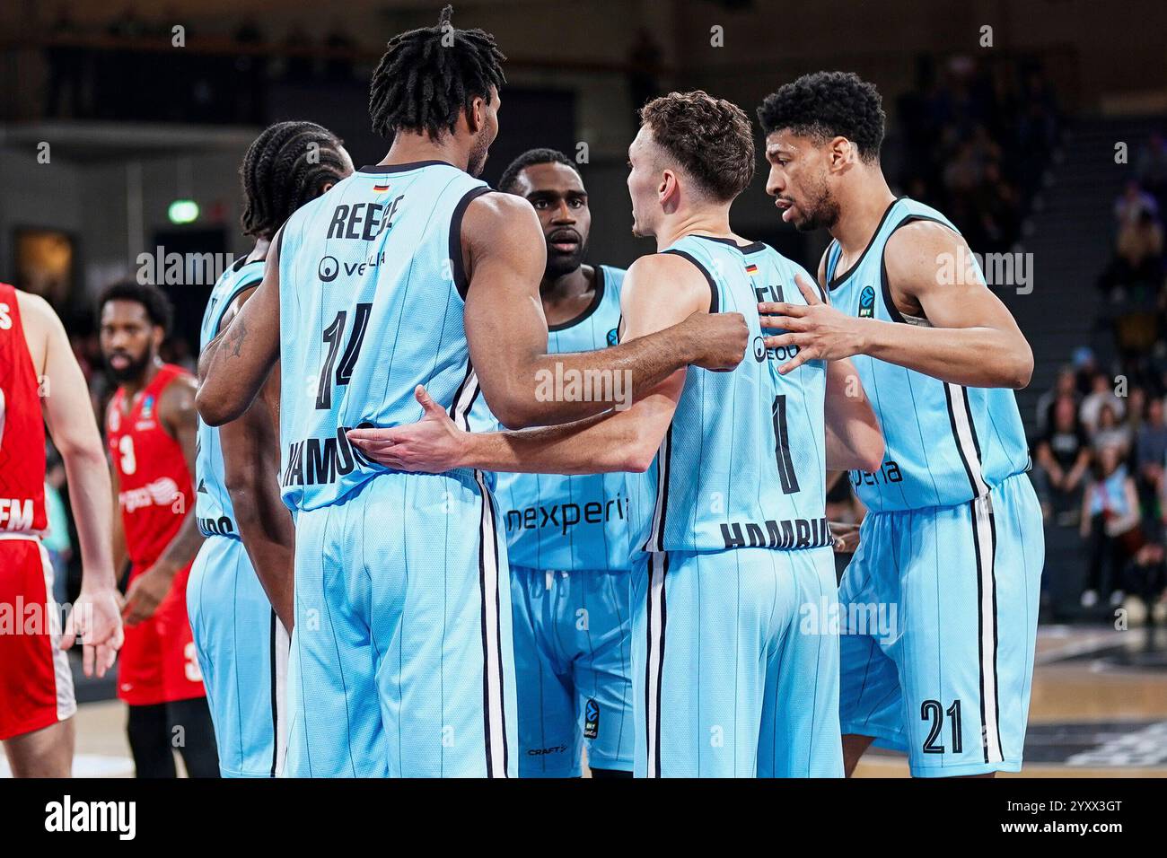 Hamburg, Deutschland. 17th Dec, 2024. Veolia Towers Hamburg beim Huddle, GER, Veolia Towers ...