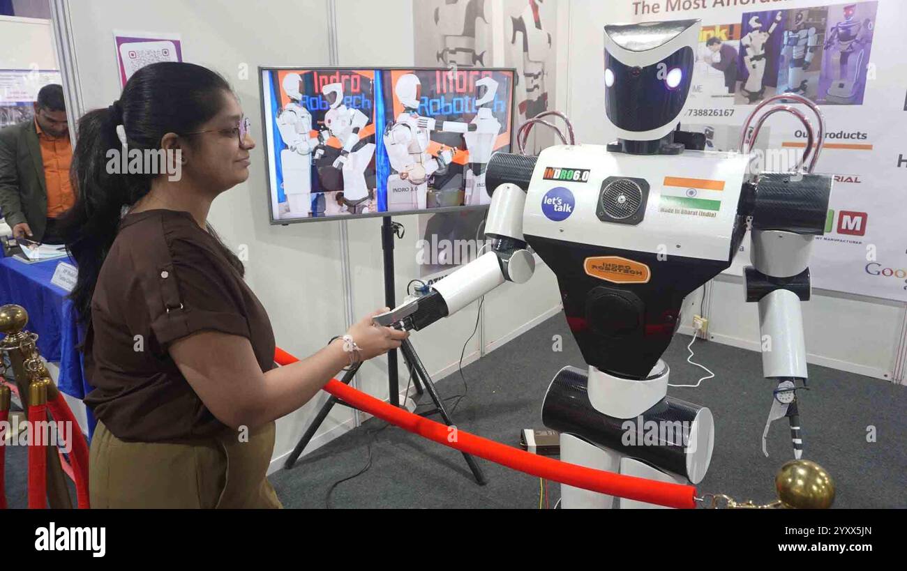 Mumbai, India. 17th Dec, 2024. MUMBAI, INDIA - DECEMBER 17: A woman ...