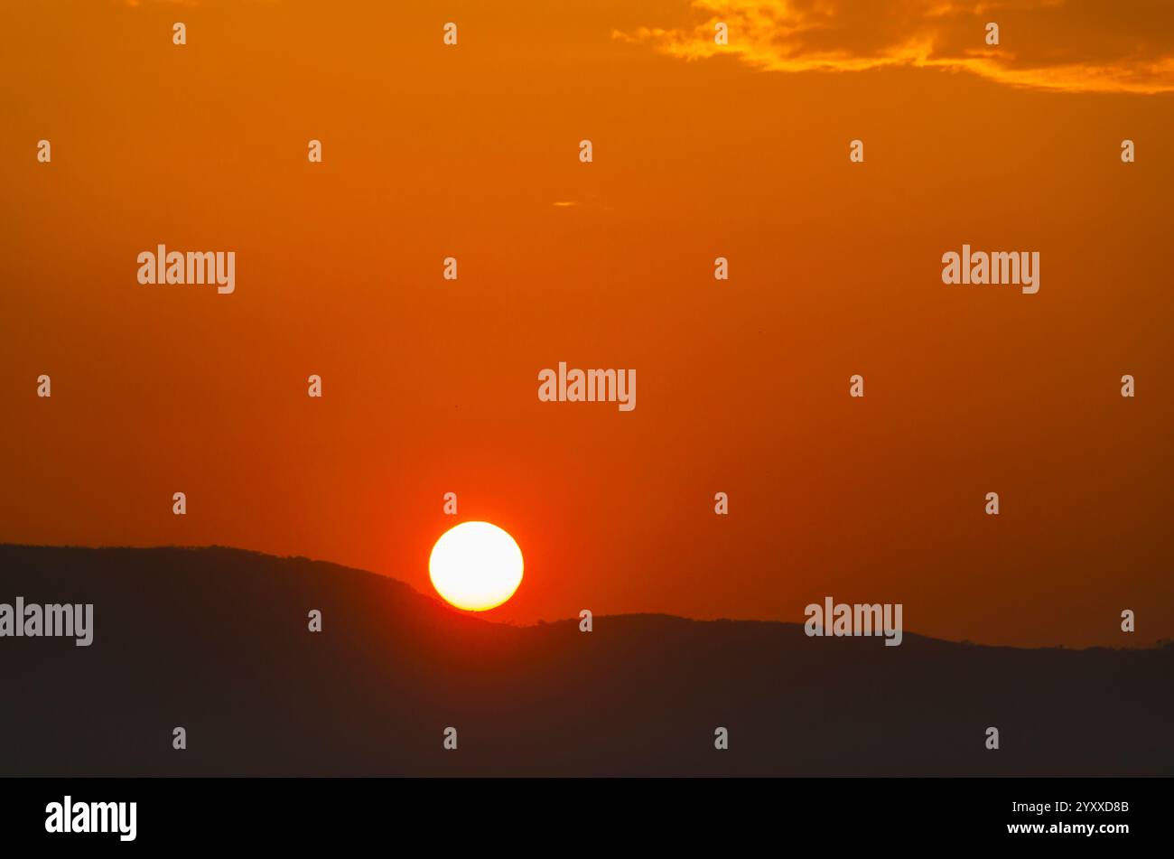 Glowing sun setting hi-res stock photography and images - Alamy