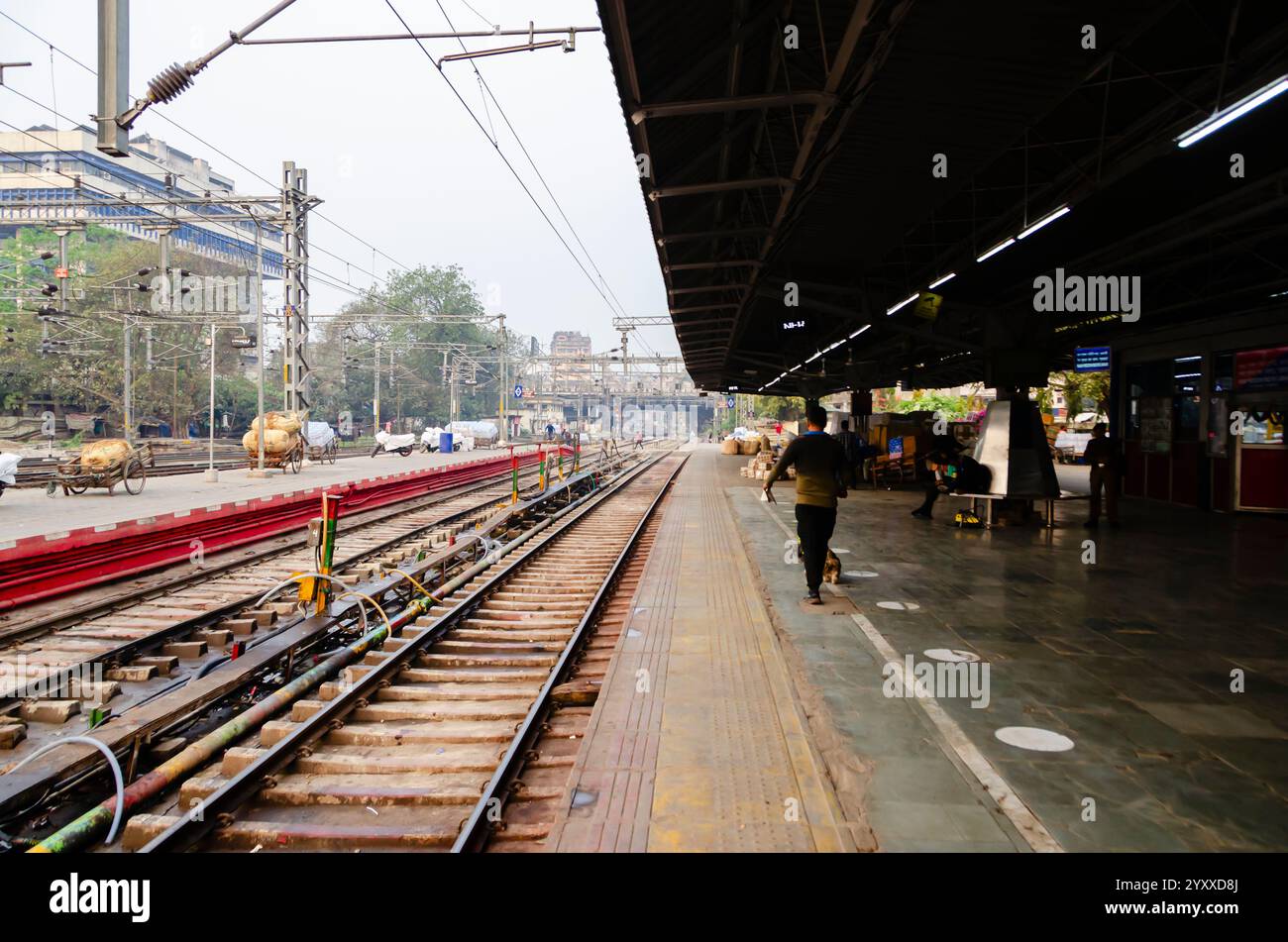 Indian railway platform hi-res stock photography and images - Alamy