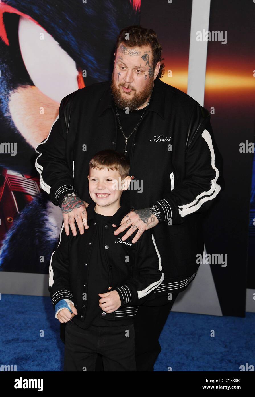 HOLLYWOOD, CALIFORNIA - DECEMBER 16: (L-R) Noah Buddy DeFord and Jelly ...