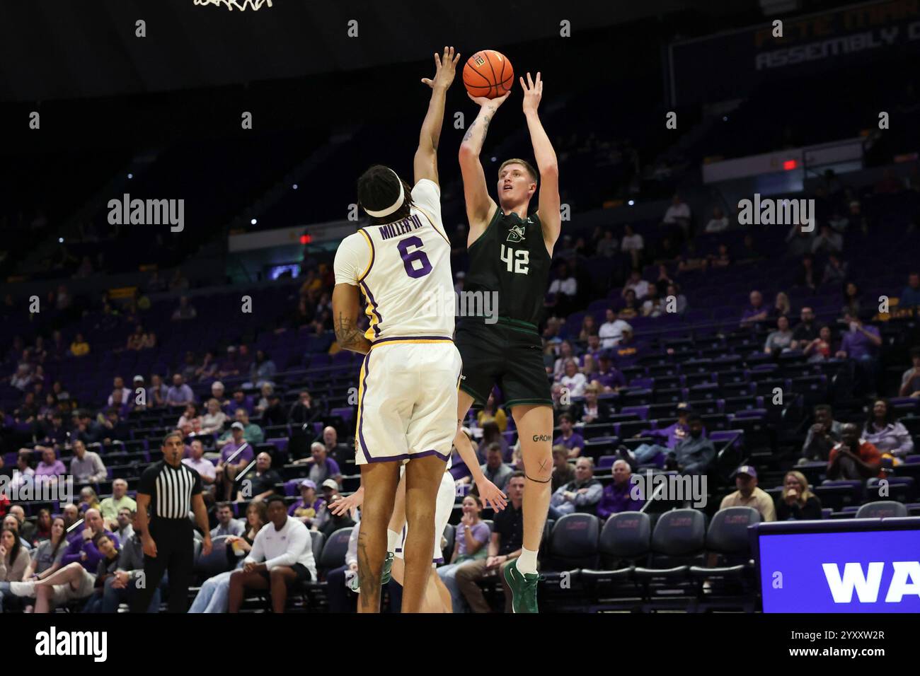 Stetson Hatters forward Treyton Thompson (42) shoots a jumper against ...