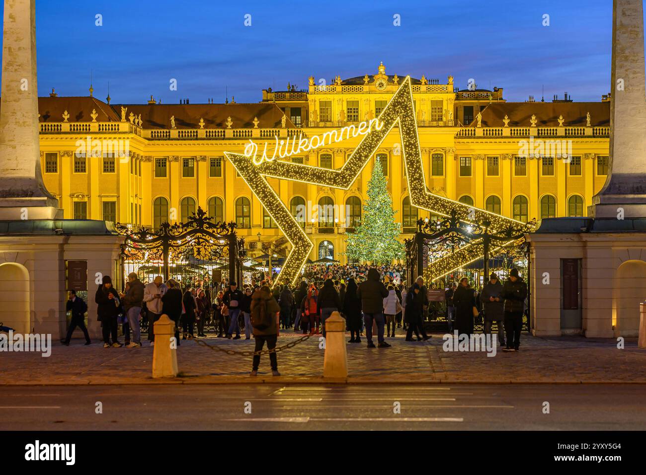 vienna, austria, 17 dec 2024, advent market at schoenbrunn palace ...