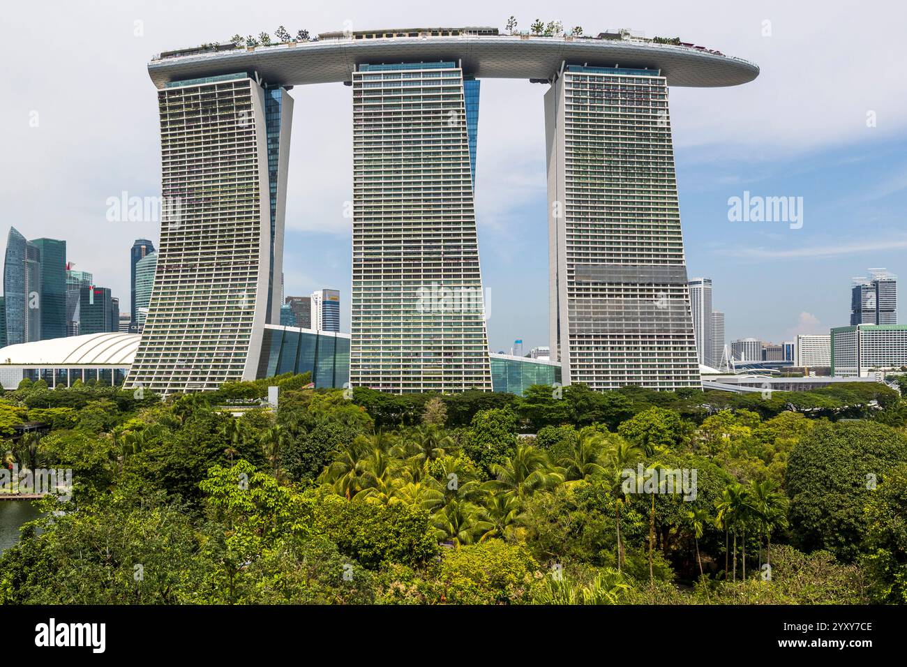 The three towers of the Marina Bay Sands Hotel, Singapore, Photo: David ...