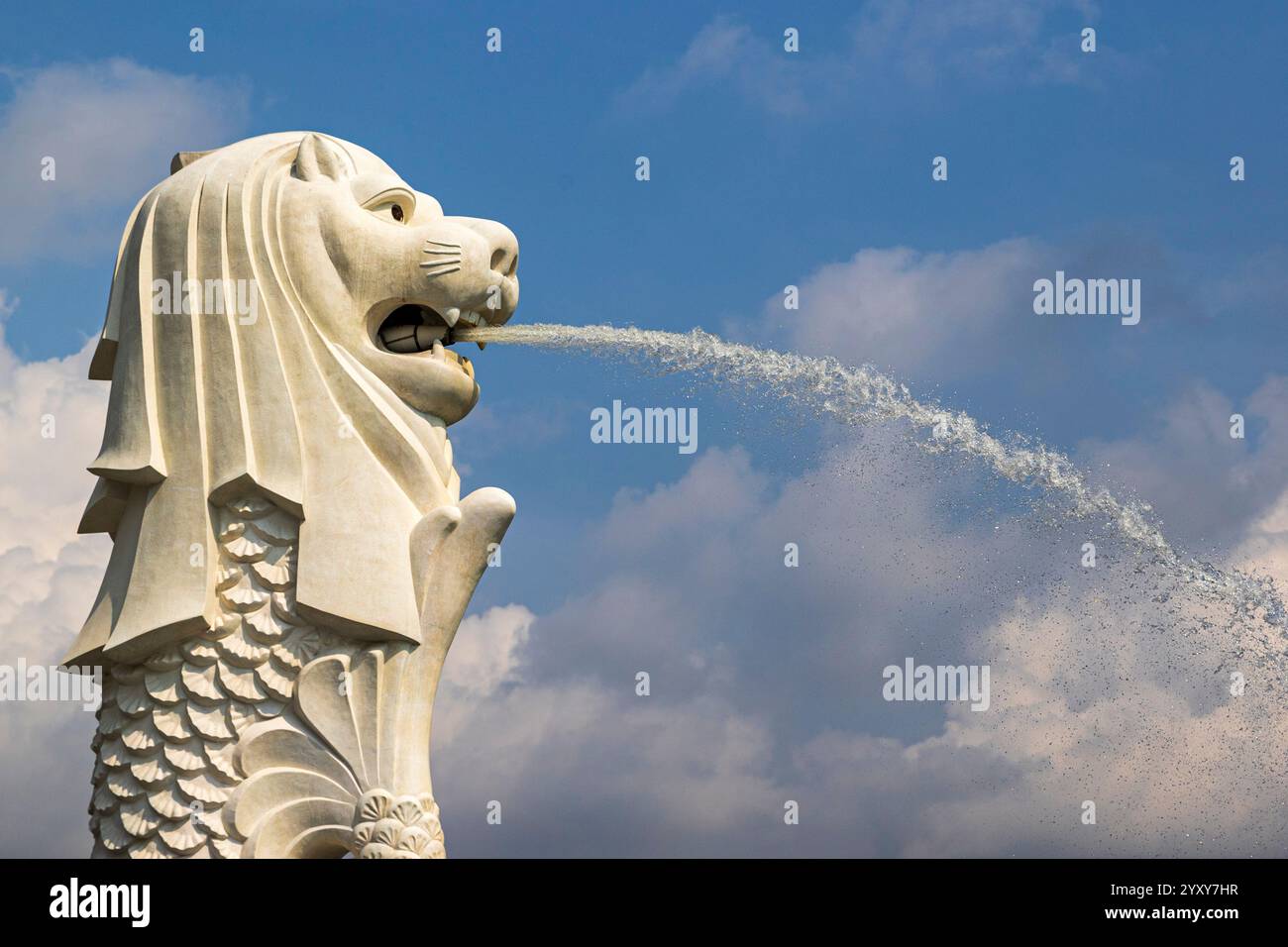Merlion statue head lion body hi-res stock photography and images - Alamy